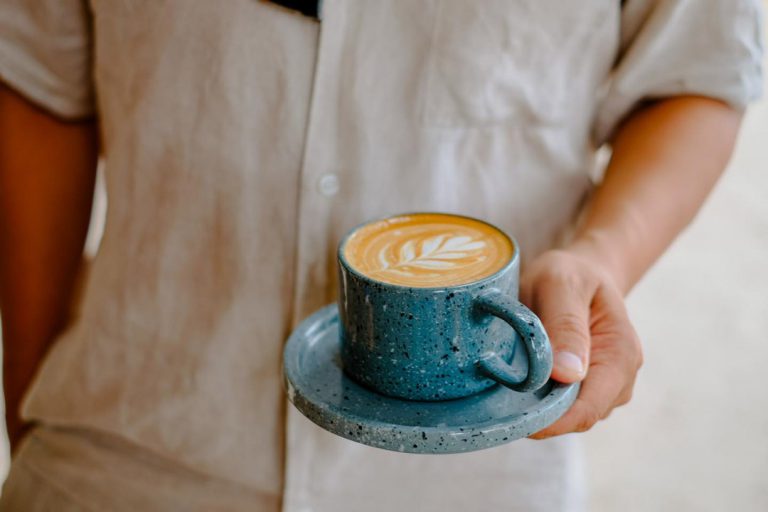 She Sails Cafe & Beach Club เปิดวาร์ป Hidden คาเฟ่ vibe beach สุดชิลริม ...