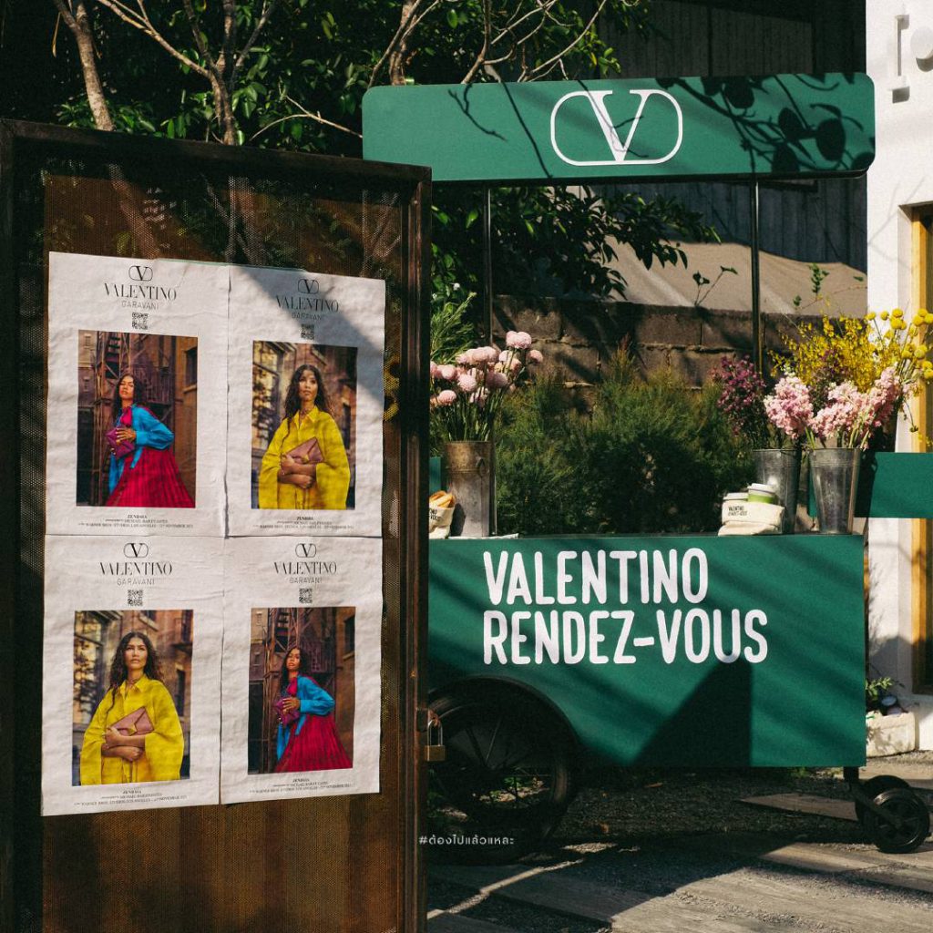 แฟชั่นนิสต้ามารวมตัวกันที่นี่เลยครับ กับคาเฟ่ Valentino cafe ครั้งแรกใน ...
