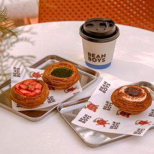 Bean Boys คาเฟ่เปิดใหม่ #เลียบด่วนรามอินทรา vibe ดี mood ดี คุมโทนสีส้ม ...