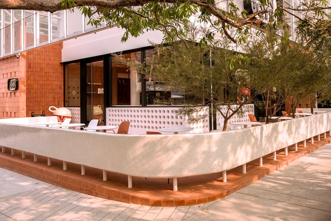 Bean Boys คาเฟ่เปิดใหม่ #เลียบด่วนรามอินทรา vibe ดี mood ดี คุมโทนสีส้ม ...